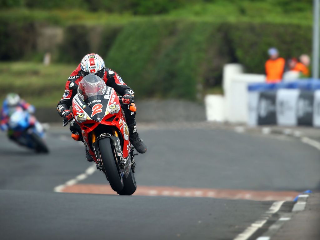 Impressive Irwin Wins North West 200 Superbike Race | FUCHS LUBRICANTS ...
